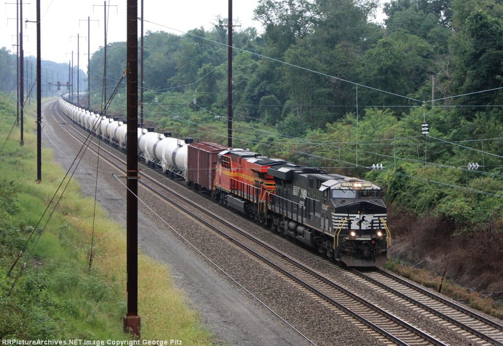 NS 8048 and train 64R